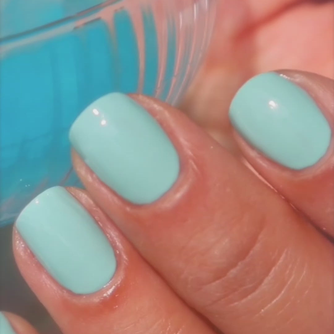 LED polish Riviera - Green Flash | Manucurist – Manucurist US